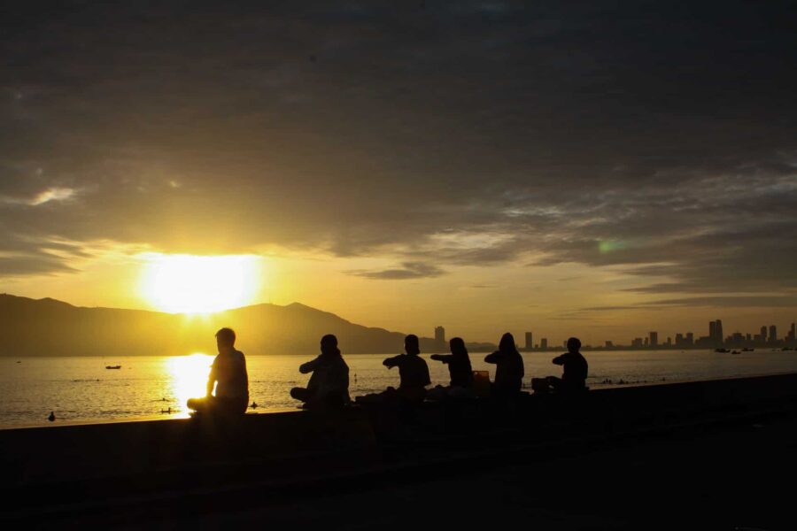 Falun Gong Exercises | Easy, Centering Exercises Anyone Can Do